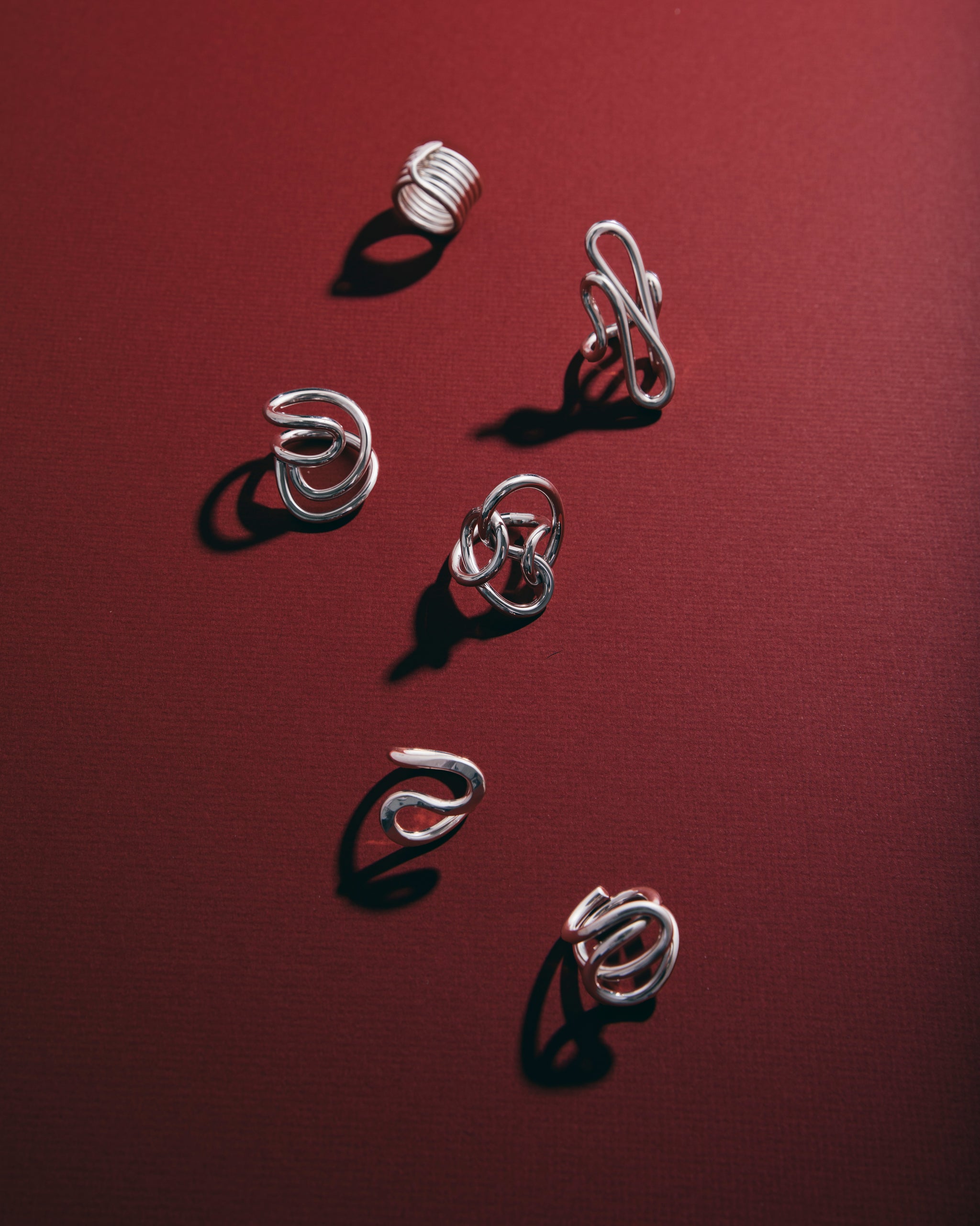 Contortionist Ring – Freeform Loop Design – Oblik Atelier