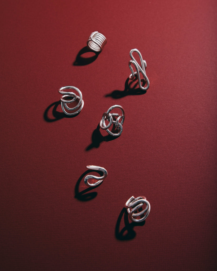 Contortionist Ring – Freeform Loop Design – Oblik Atelier
