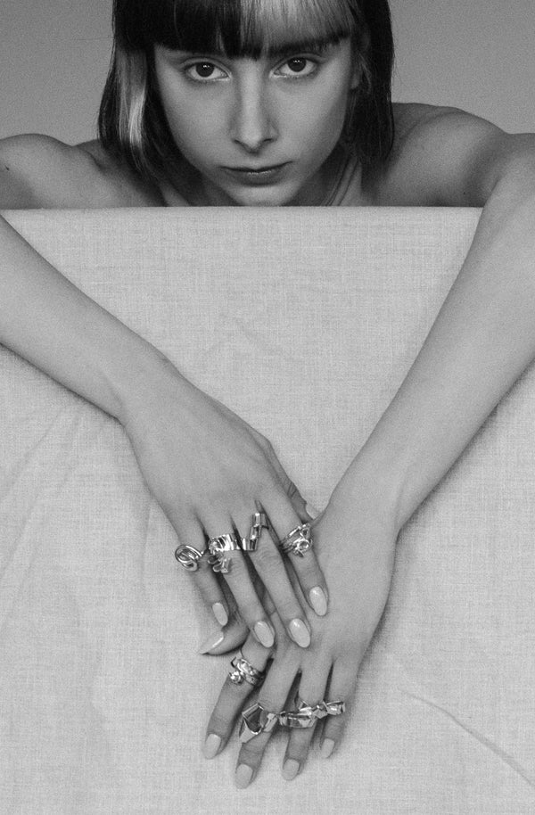 In Motion Ring – Flowing Ribbon-Inspired Design – Oblik Atelier